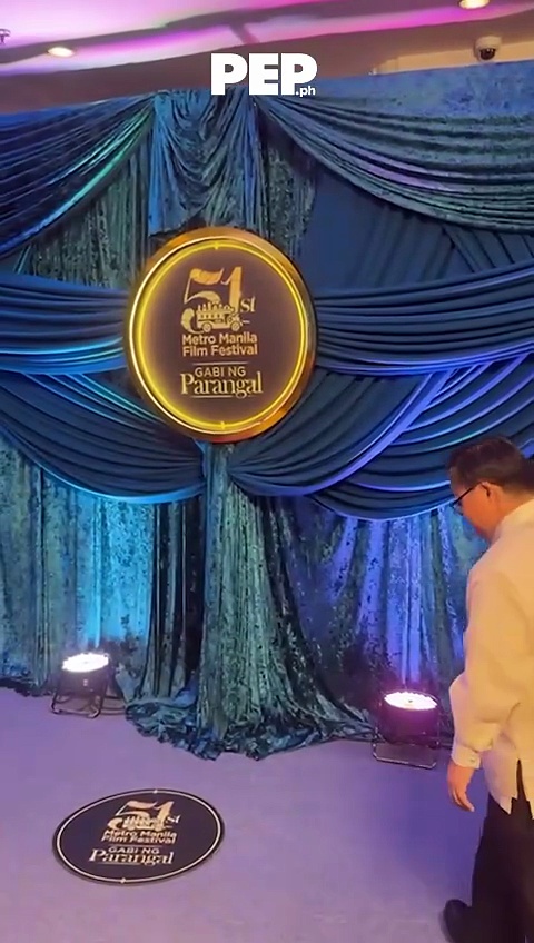 The rest of "I'mPerfect" cast at the 51st MMFF Gabi ng Parangal blue ...