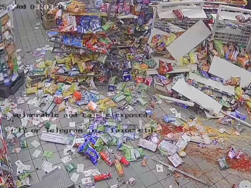 Burglary on Christmas Eve: ATM robbers destroy store