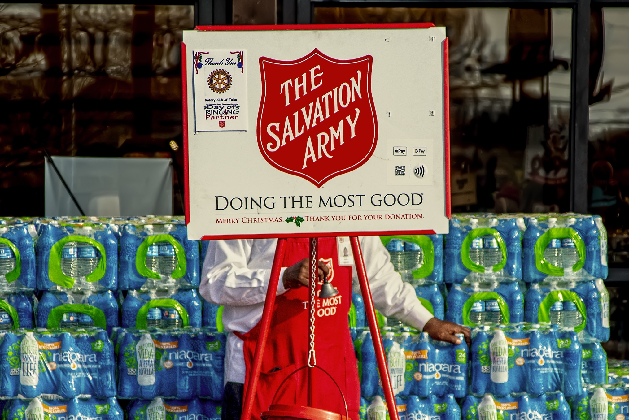 Florida Salvation Army bell ringer attacks store manager with donation ...