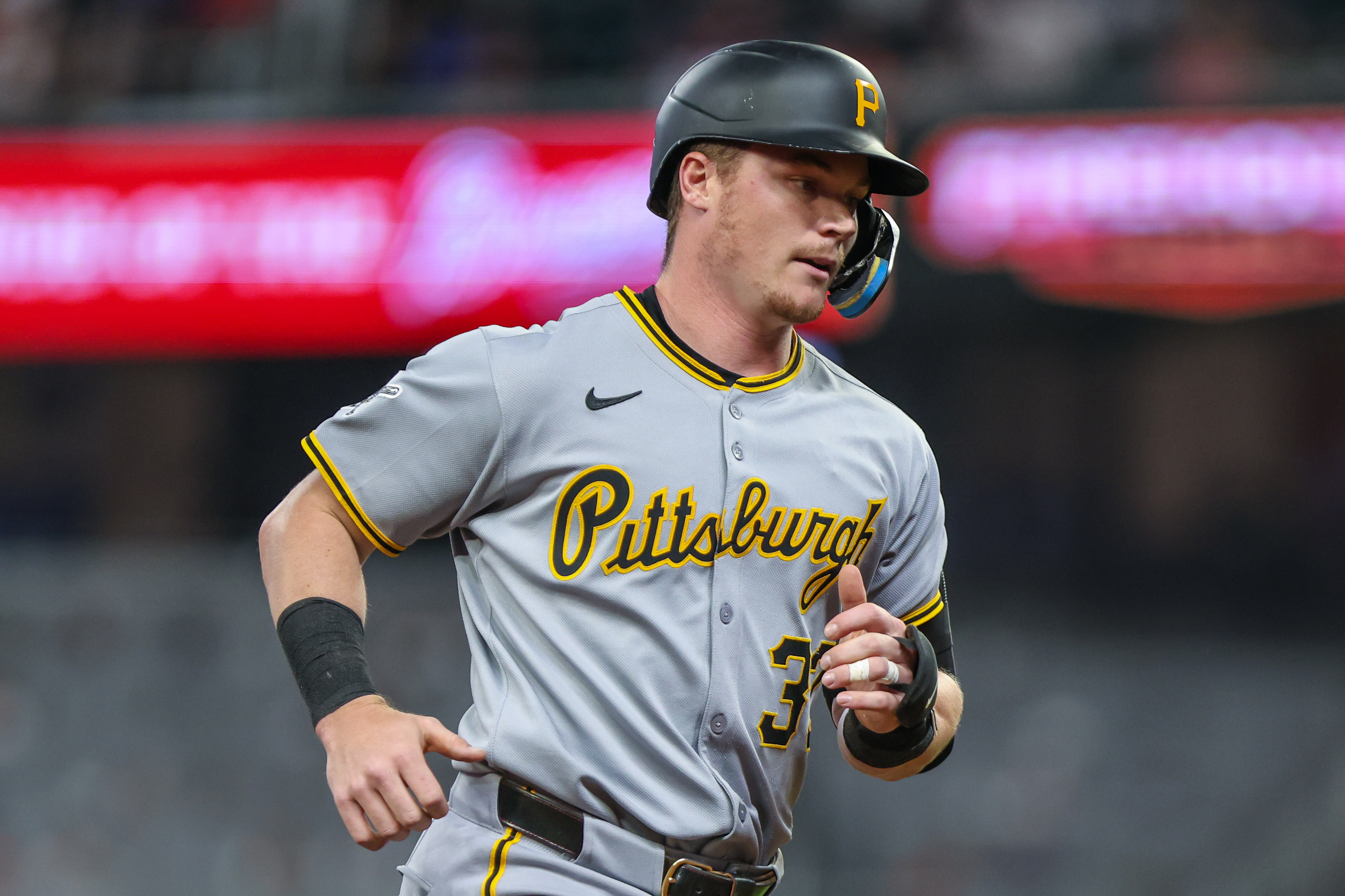 The Pirates have a Henry Davis problem