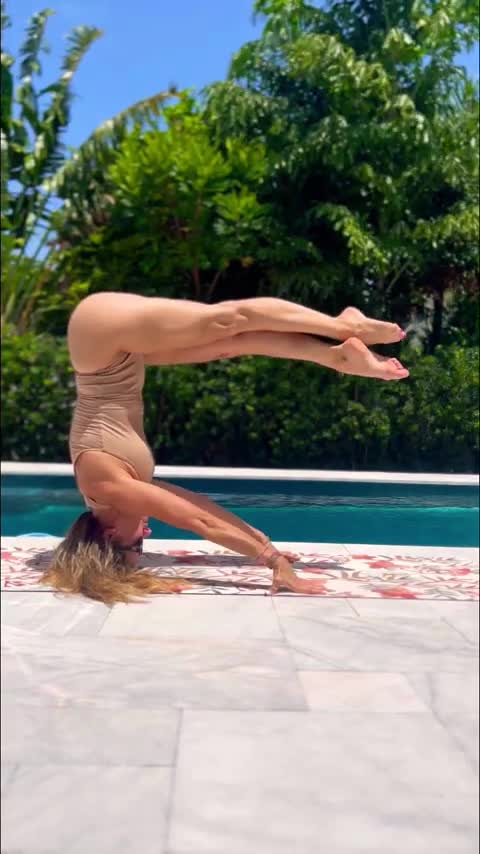 How to headstand yoga practice for all ages and body types to keep ...