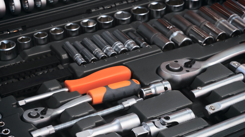 Amazon vs Harbor Freight: Who has better deals on essential tools?