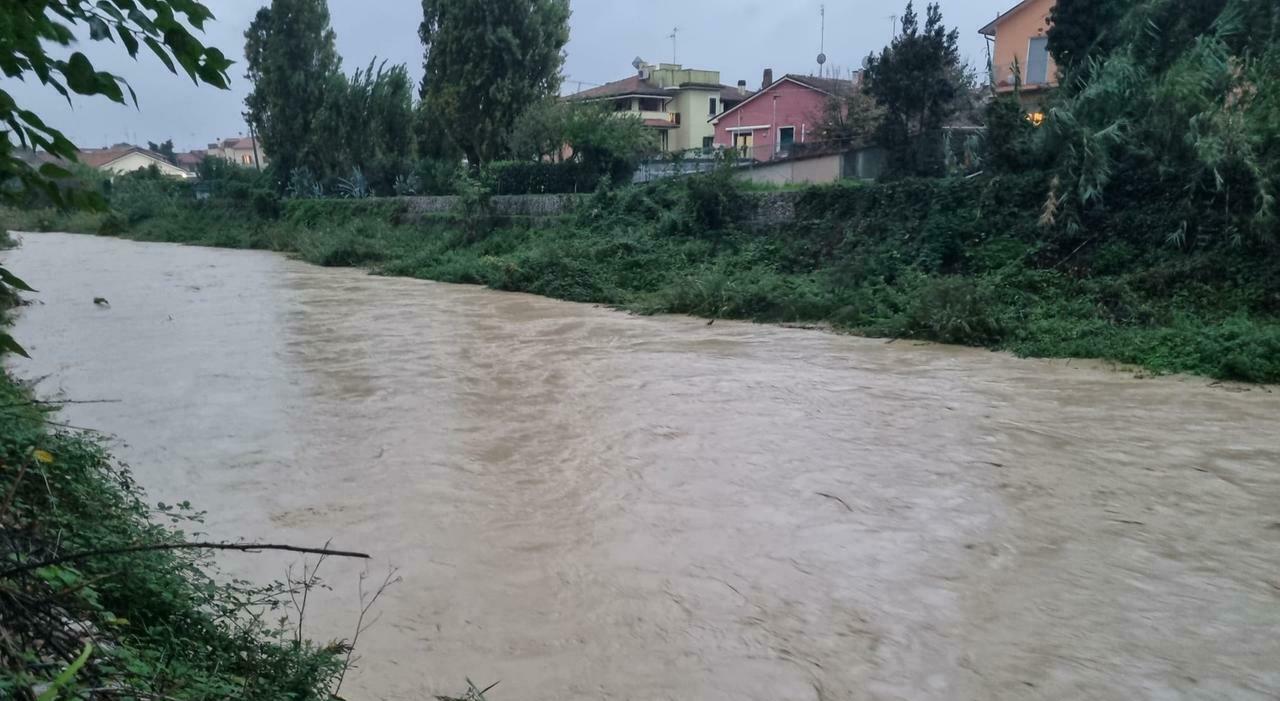 Fano, l’Arzilla in piena fa paura ai residenti: «Servono argini e casse ...