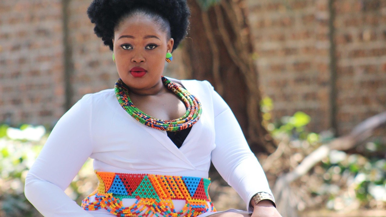 10 genius outfit formulas that make curvy women look effortlessly chic