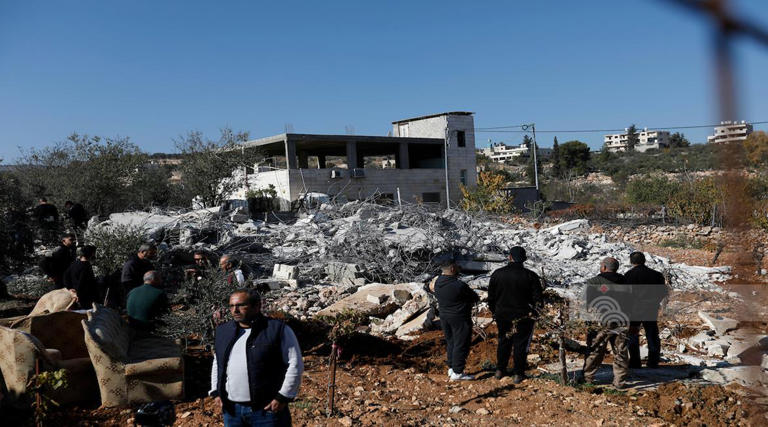 Forças israelenses ocupam casas e impõem toque de recolher na Cisjordânia