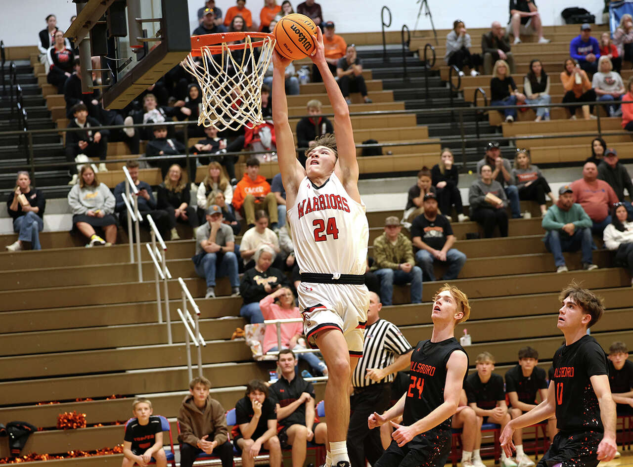 Calhoun's 36-point quarter ties 32-year-old record at Carlinville tourney