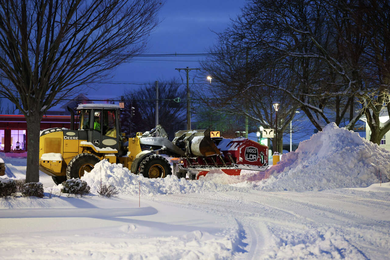 How much snow did Connecticut get from Friday night's snowstorm?