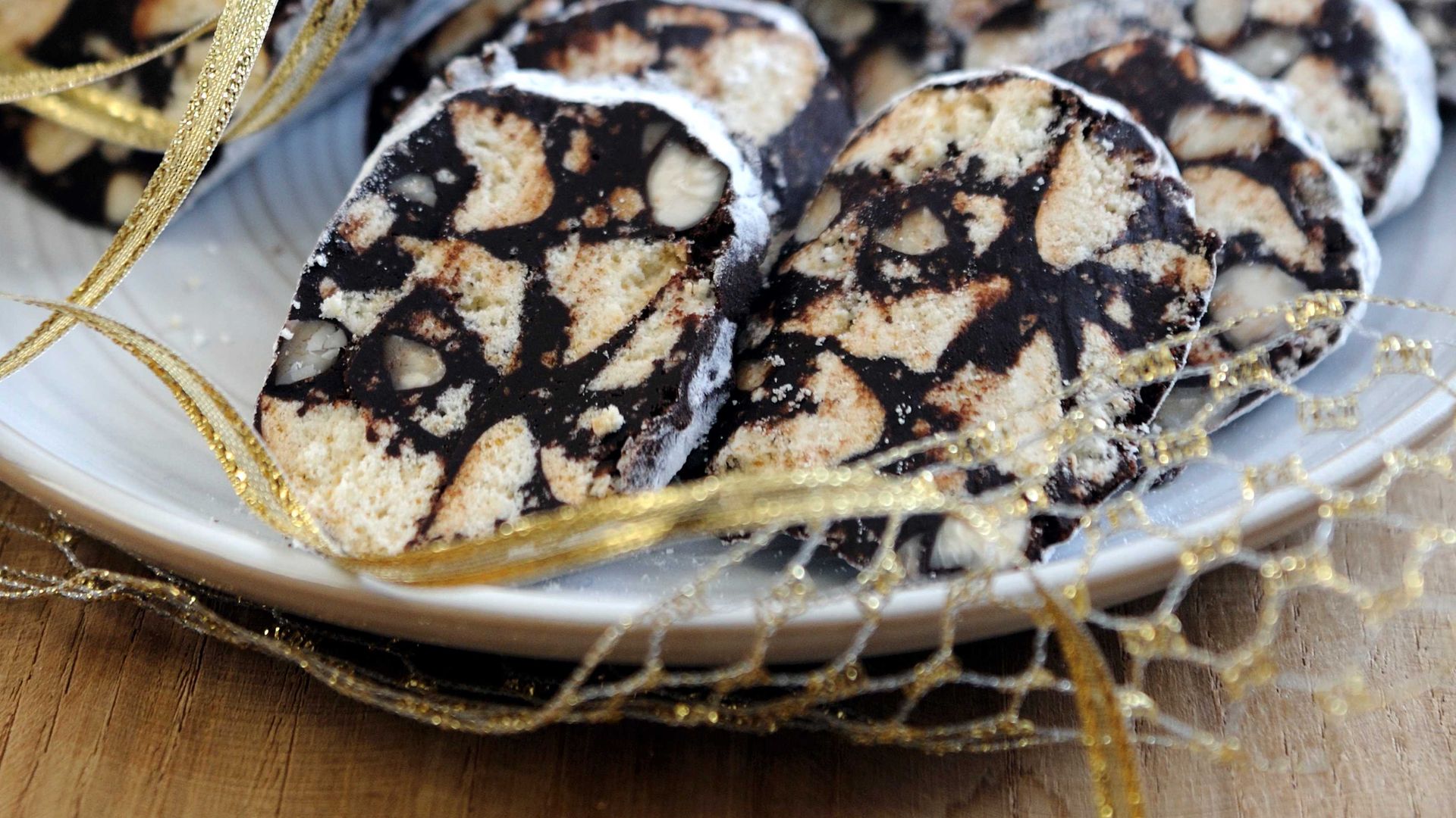 Salame di cioccolato con biscotti