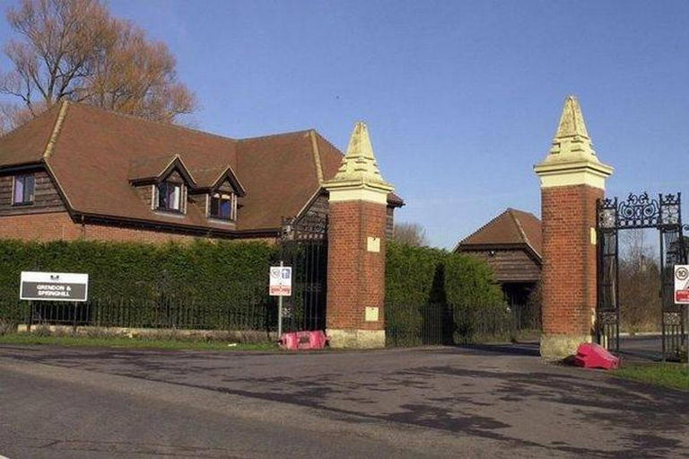 Manhunt for prisoner who absconded from jail over Christmas as cops ...