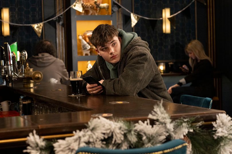 Lorcan and Paul ambushed by Garda Knowles over stolen wine