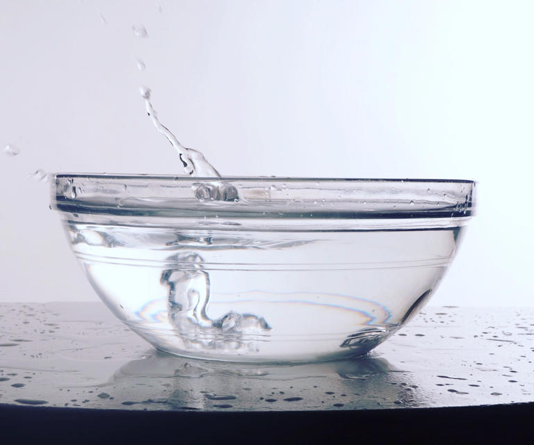 People are putting bowls of vinegar in their cupboards – and it's not ...