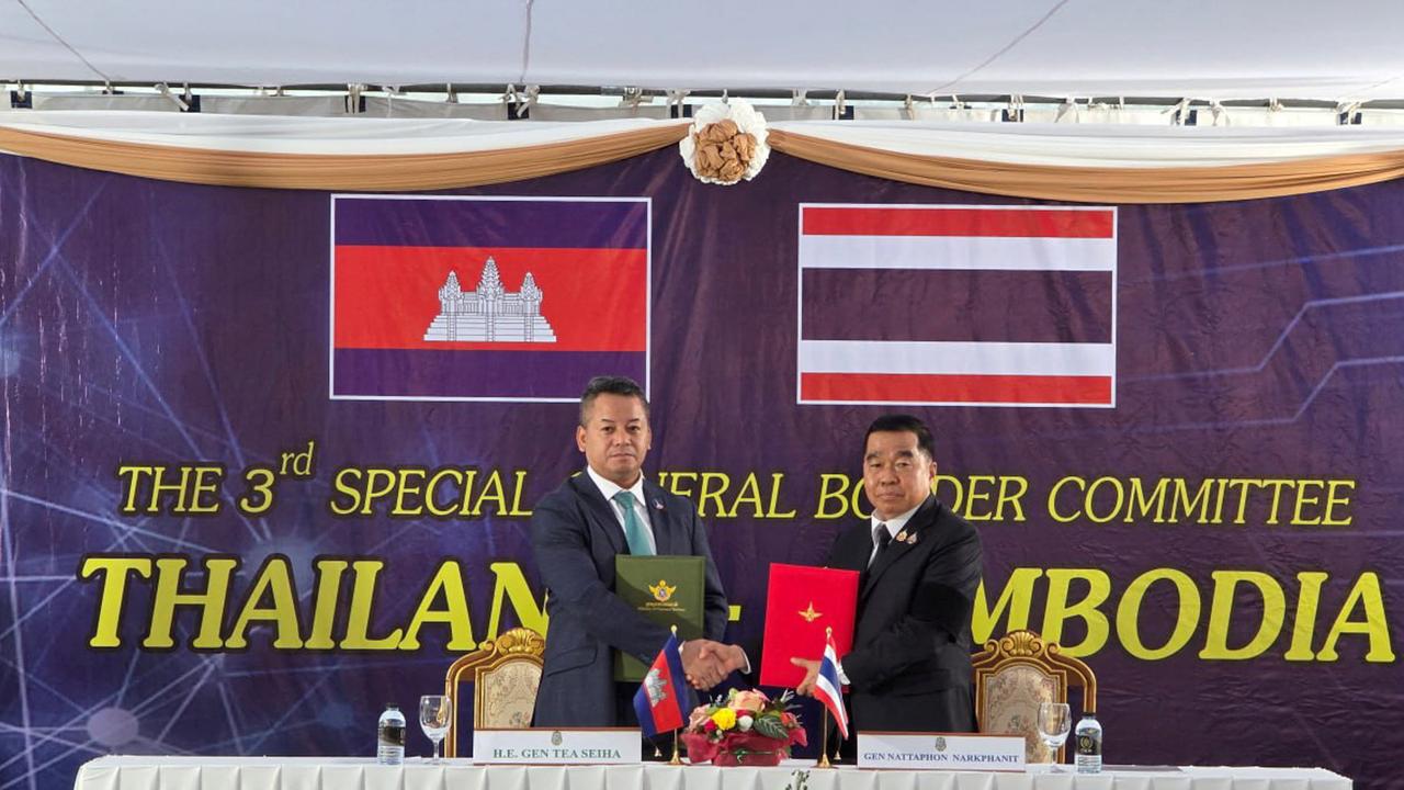Thailand and Cambodia sign border ceasefire again: Video