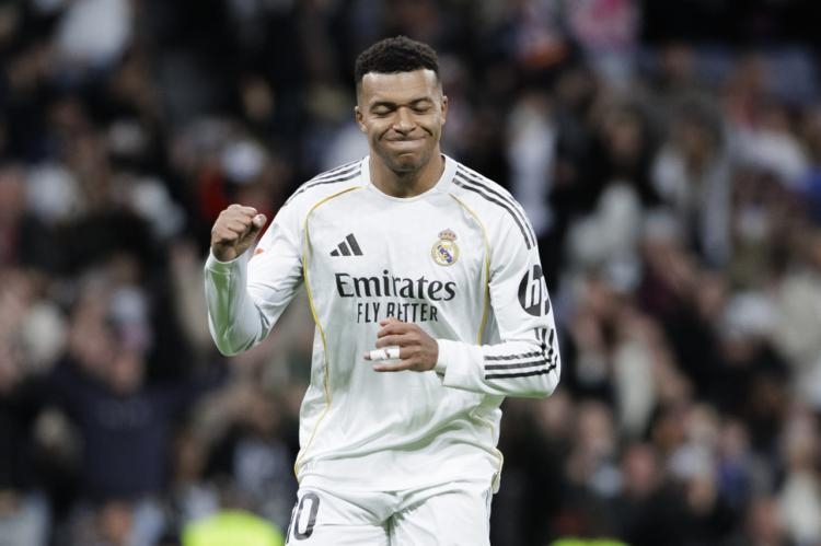 Zidane, Riner, Marchand, Mbappé… Les sportifs présents en nombre dans ...