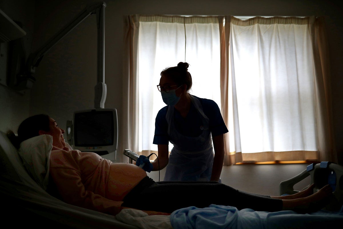 Midwives call for limits on working hours putting babies at risk