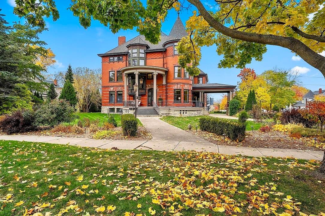 1902 Romanesque gem in Wisconsin boasting the area’s first ballroom ...