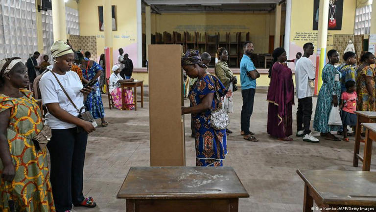 Cote d'Ivoire election held amid opposition boycott
