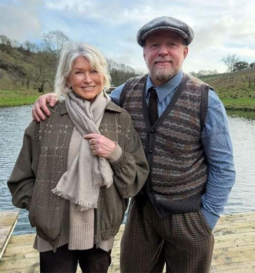 Eski karısından kurtardığı muhteşem evinde yeni karısıyla mutlu, mesut ...