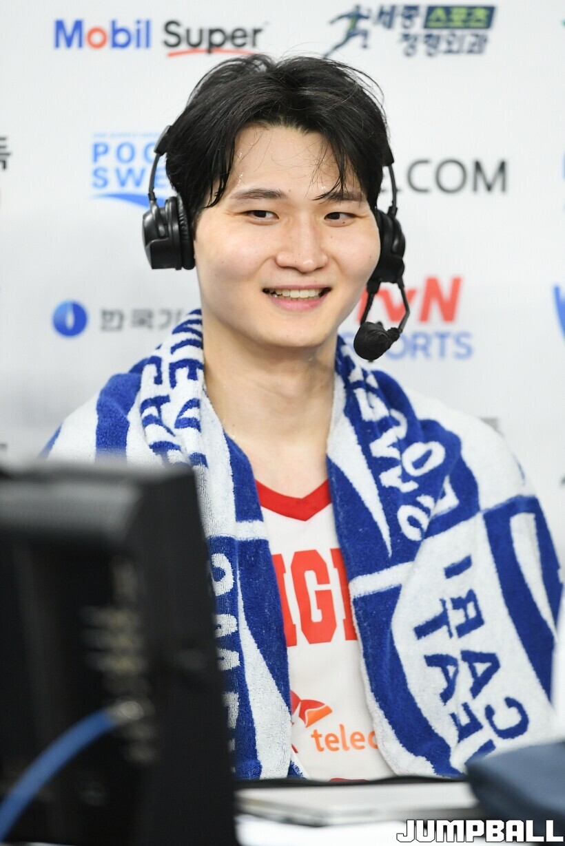 [화보] 안영준 결승 버저비터 SK, 66-65로 가스공사에 역전승