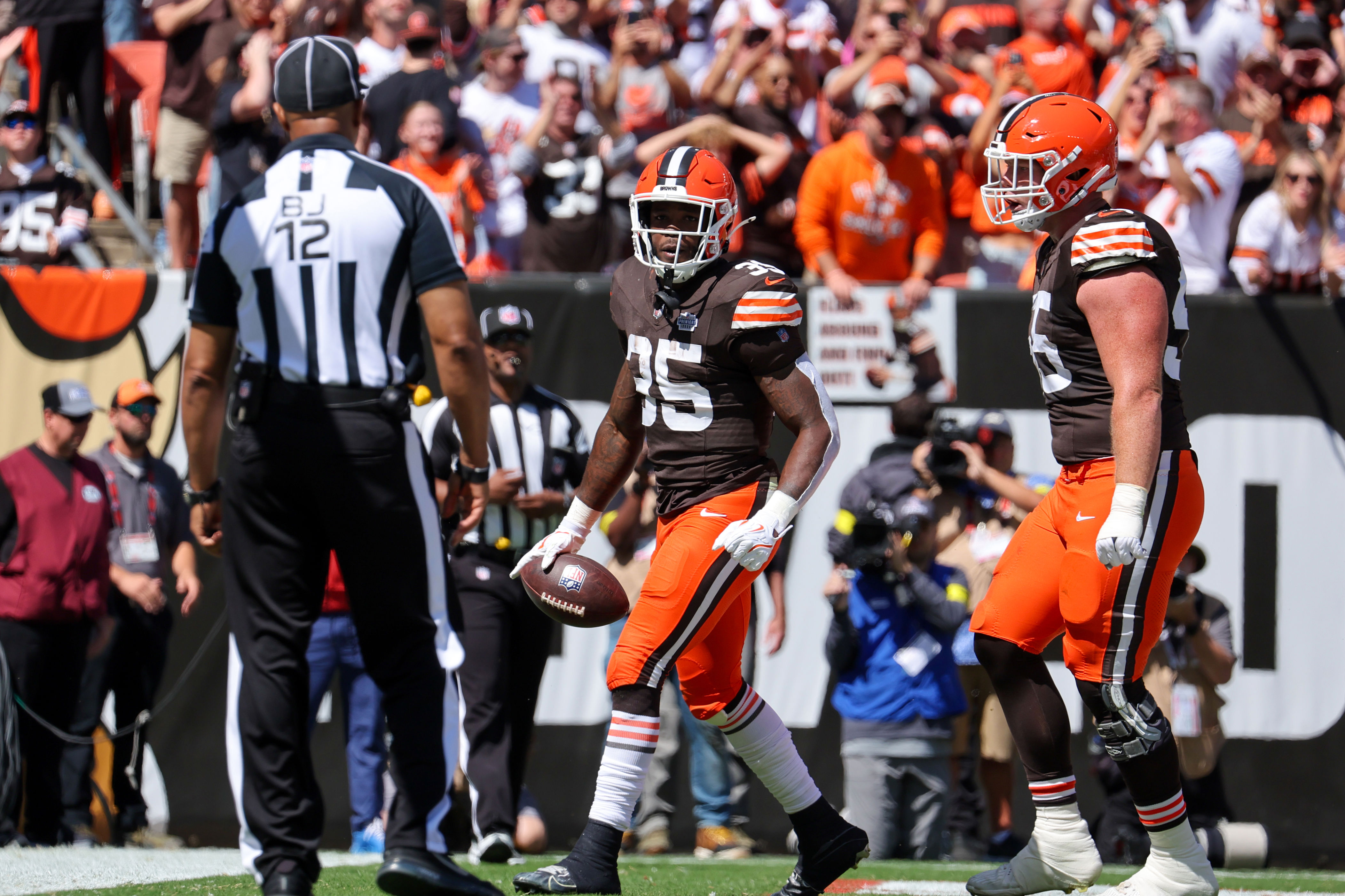 Saturday Dawg Chow (12/27): The final chapter of 2025 is almost written