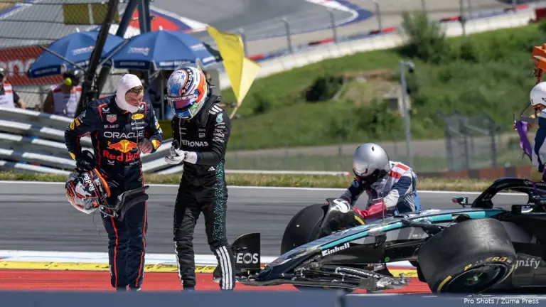 Wolff deelt valse sneer uit aan Red Bull: "Zij hadden Kimi uit de auto ...