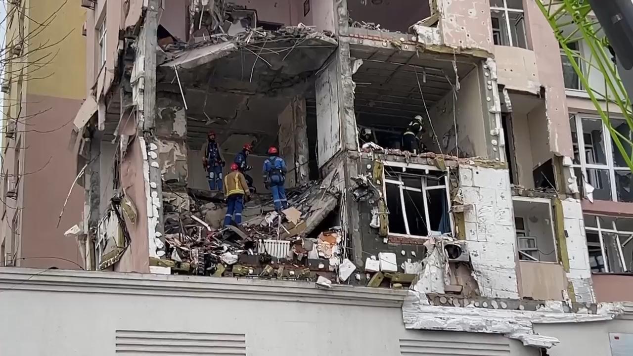 Buildings damaged in Kyiv after Russia attacks city with missiles and ...