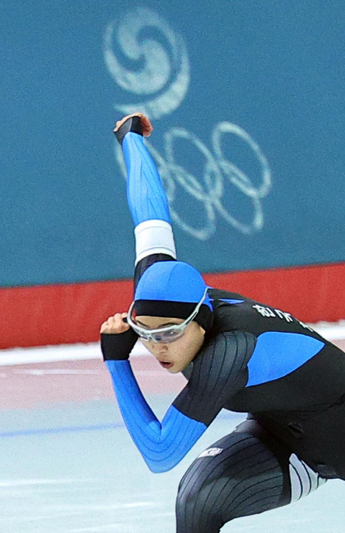 Speed skating 女 next-generation ace Lee Na-hyun and Kim Min-sun beat ...