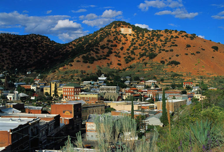 5 artsy towns for retirees with creative vibes and affordable costs