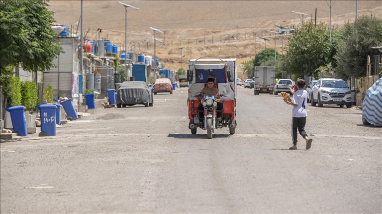 Irak’ta mülteci kampına ait pazar yerinde çıkan yangında 30'dan fazla ...