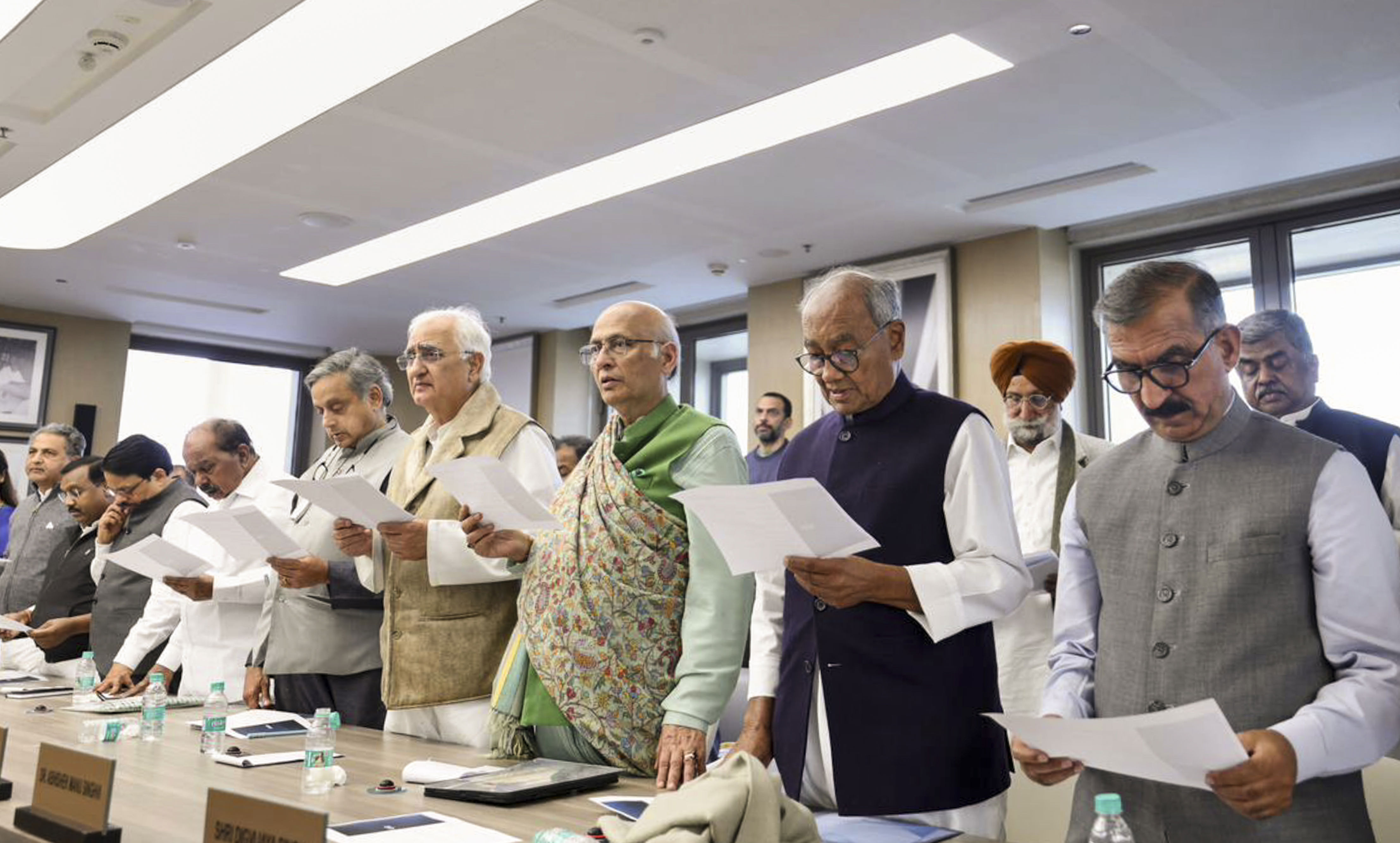 Digvijaya creates flutter by sharing Modi's picture, BJP terms it 'open ...