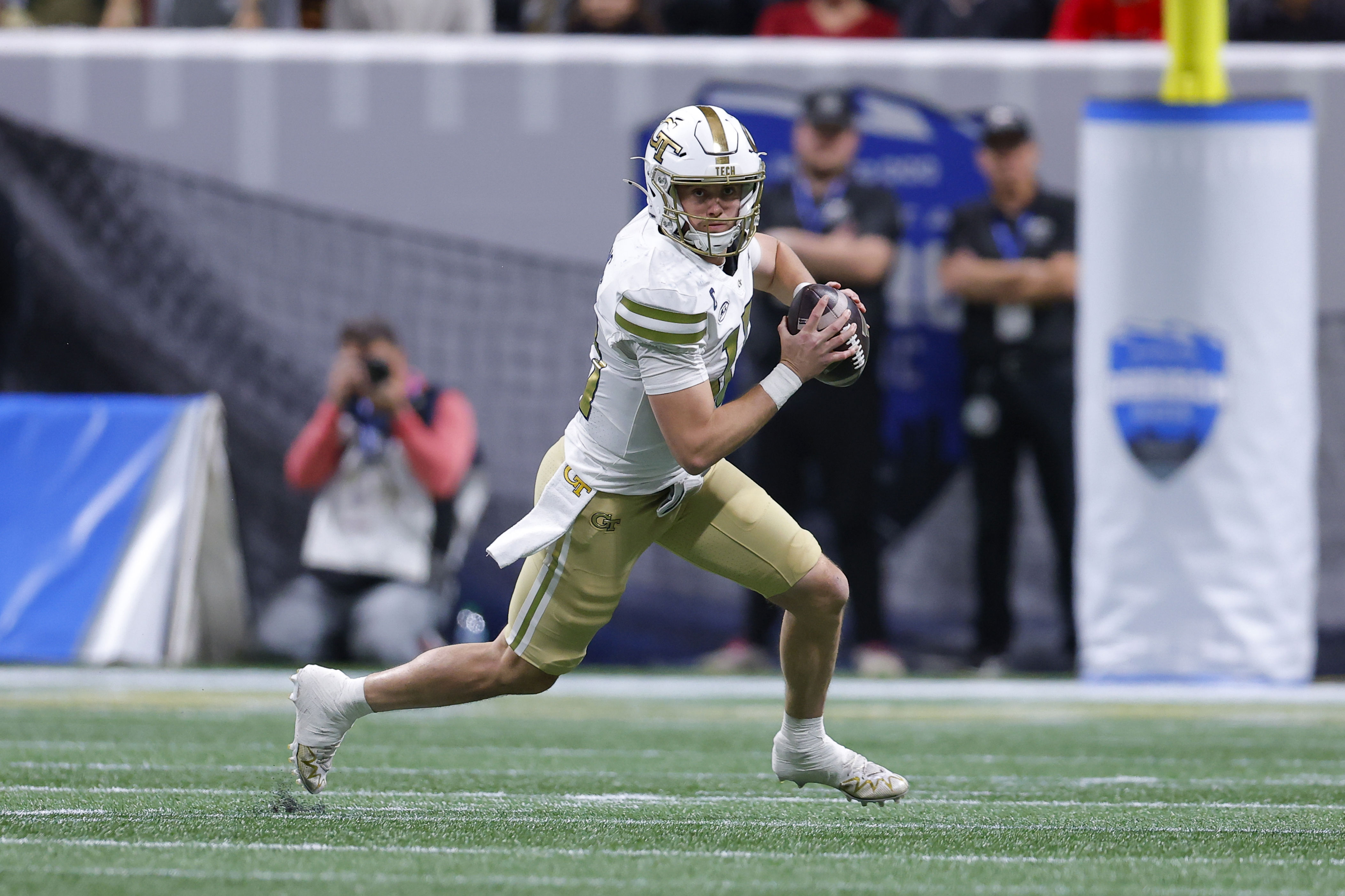 In a bowl season of ebbs and woes, Saturday could be a bonanza of both