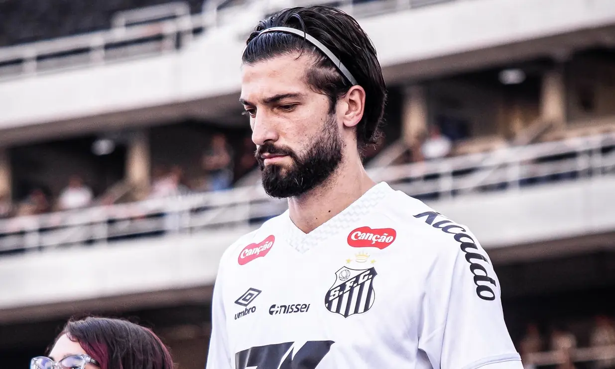 Relembre os lances de arbitragem mais polêmicos do Santos na temporada