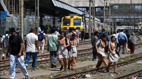 Slum colonies on rail land halt projects from gaining speed