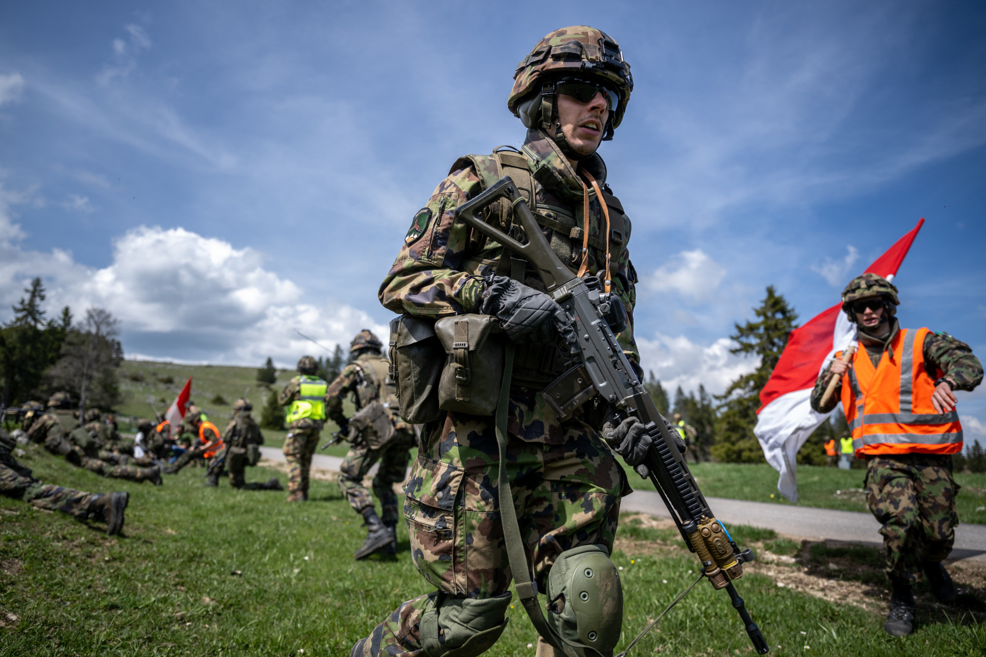 Svájc is növeli a katonai kiadásait, mert nem lenne képes megvédeni ...