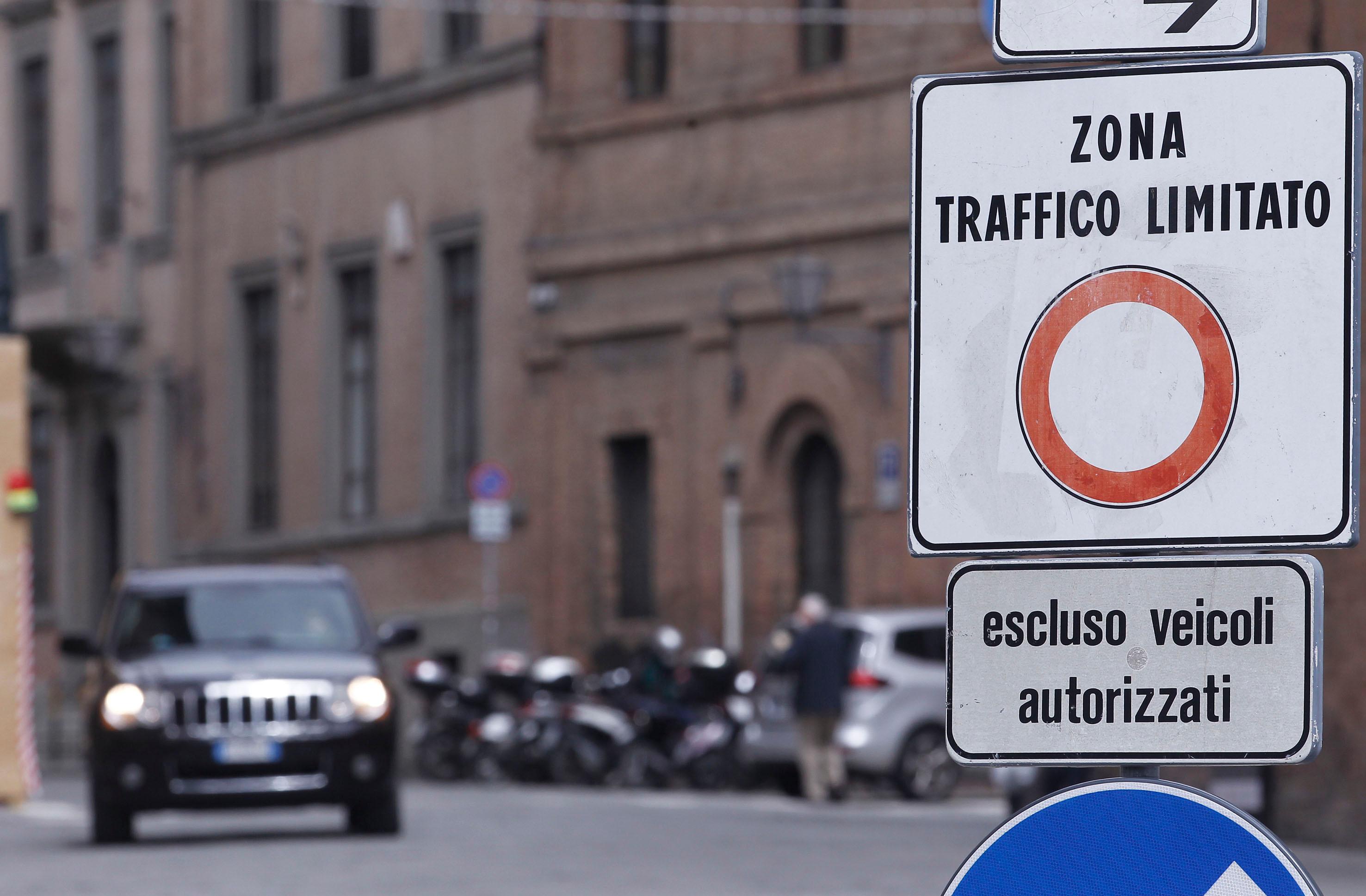 Ztl Bologna, stop alle auto ibride dei non residenti: da quando