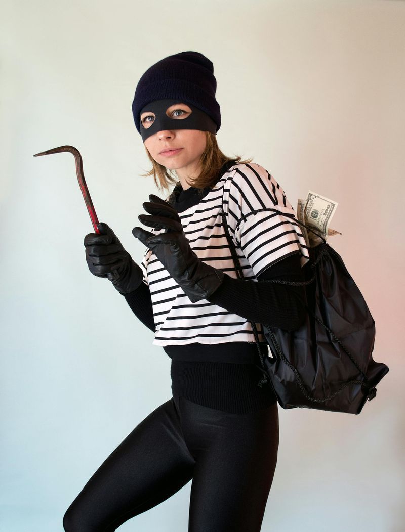 15 mistakes you make that might attract thieves to your home