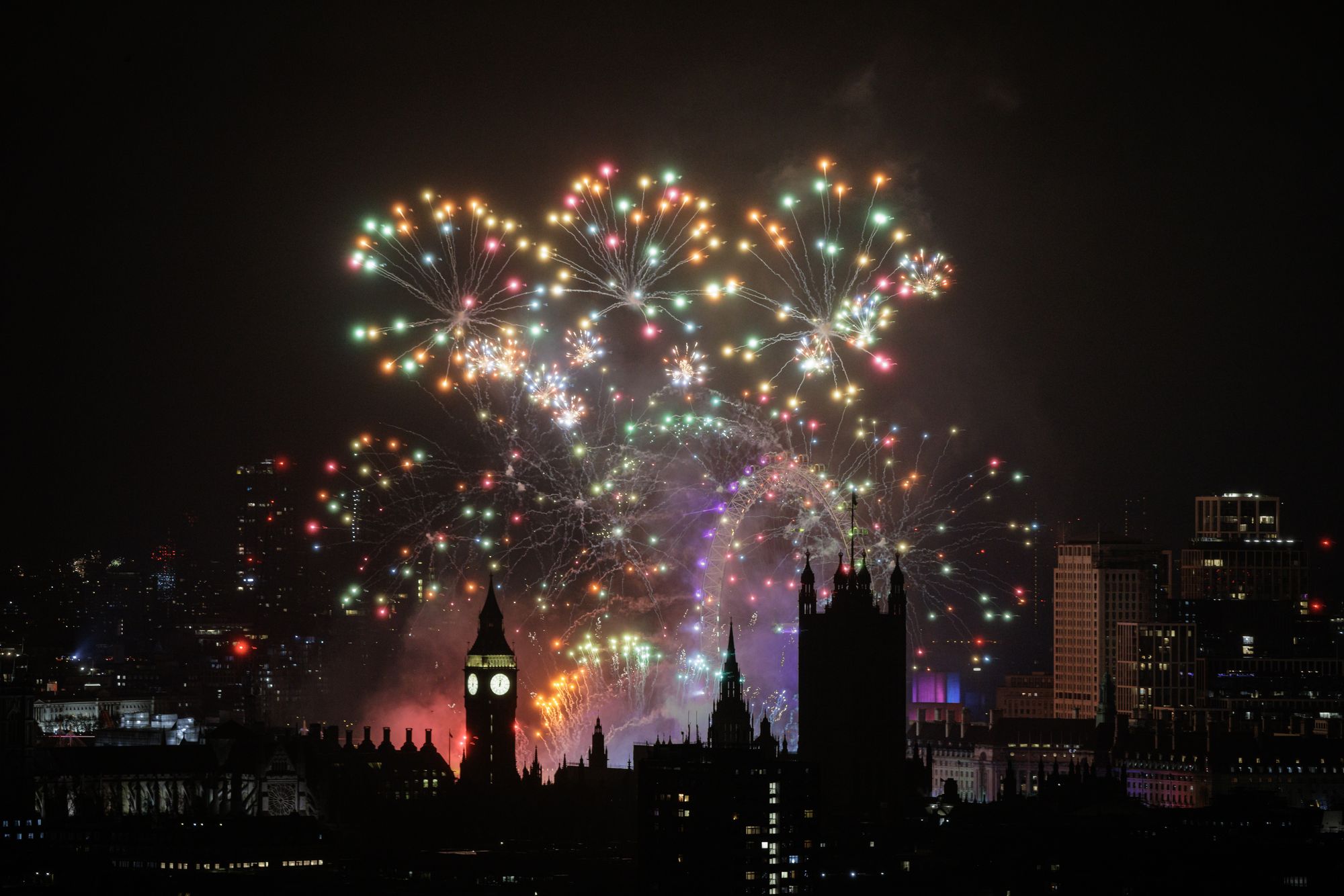 What time do the fireworks start on New Year's Eve in London?