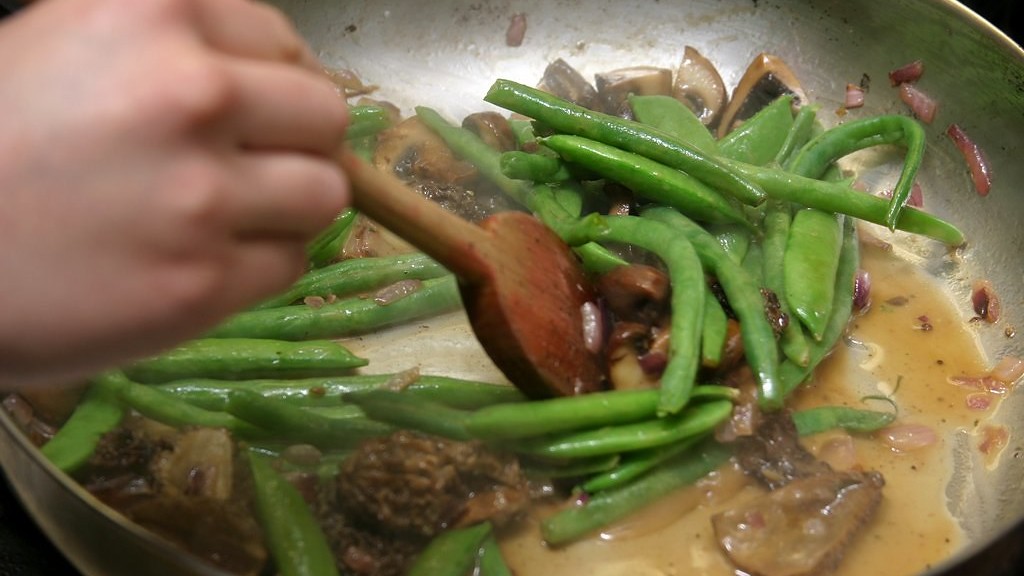 10 kitchen habits home cooks need to drop, chefs warn