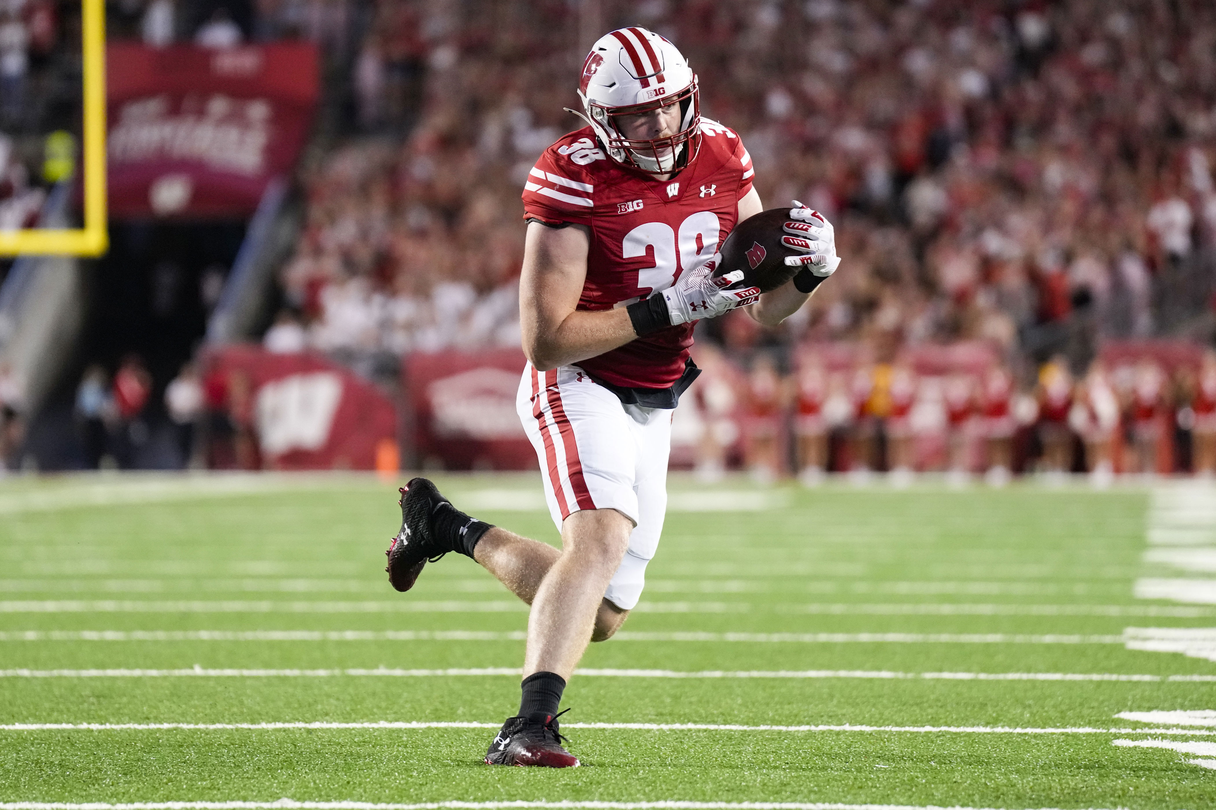 Badgers lose top returning tight end to the transfer portal