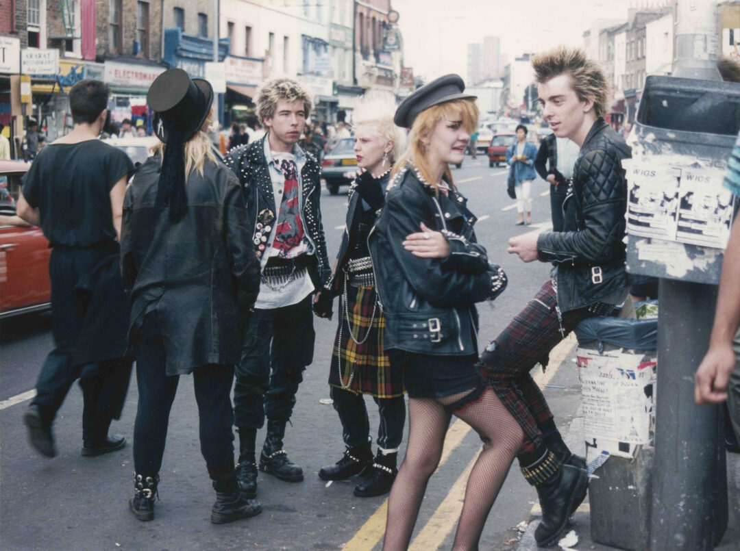 25 vintage photos that open the window into the electric 1980s
