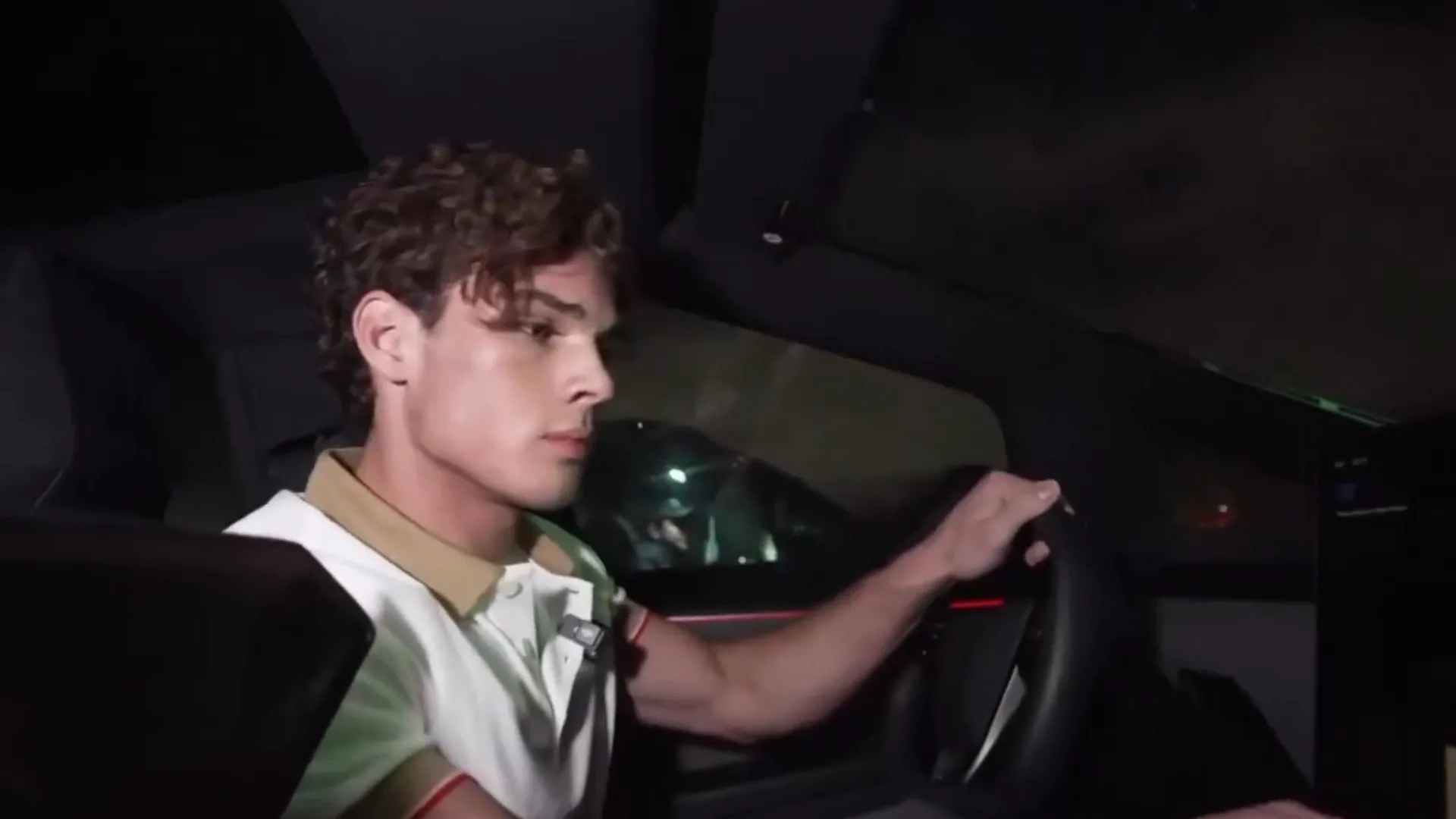 "Está morto? Esperemos que sim". Streamer atropela homem durante direto