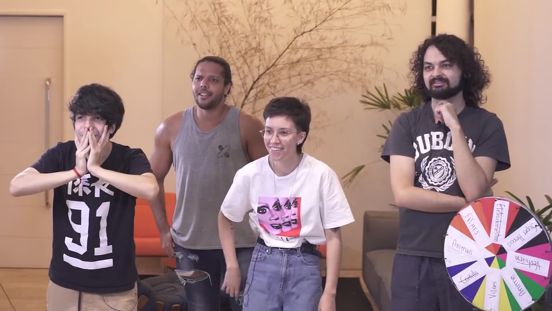 Jogamos Gartic na vida real!