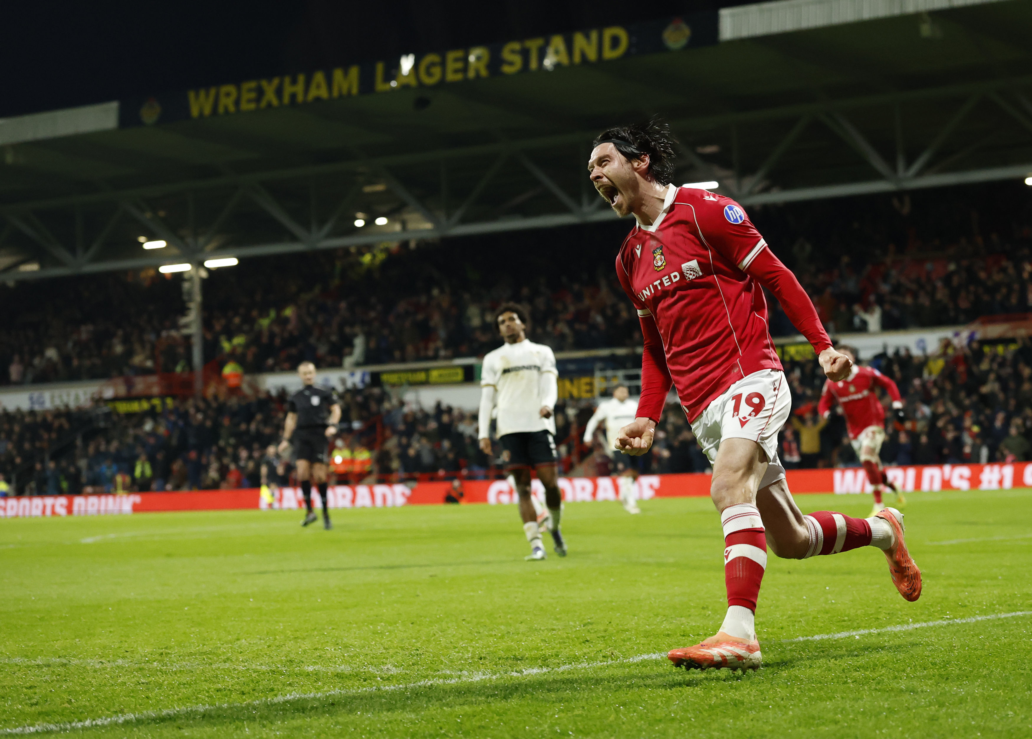 Wrexham hero Kieffer Moore's Sheffield United message as summer ...