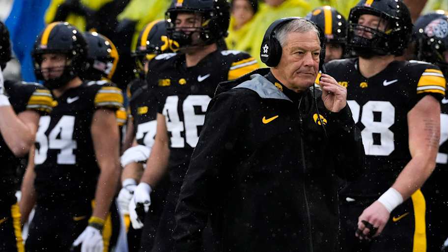 Iowa's Tim Lester applauds players' bowl game choice
