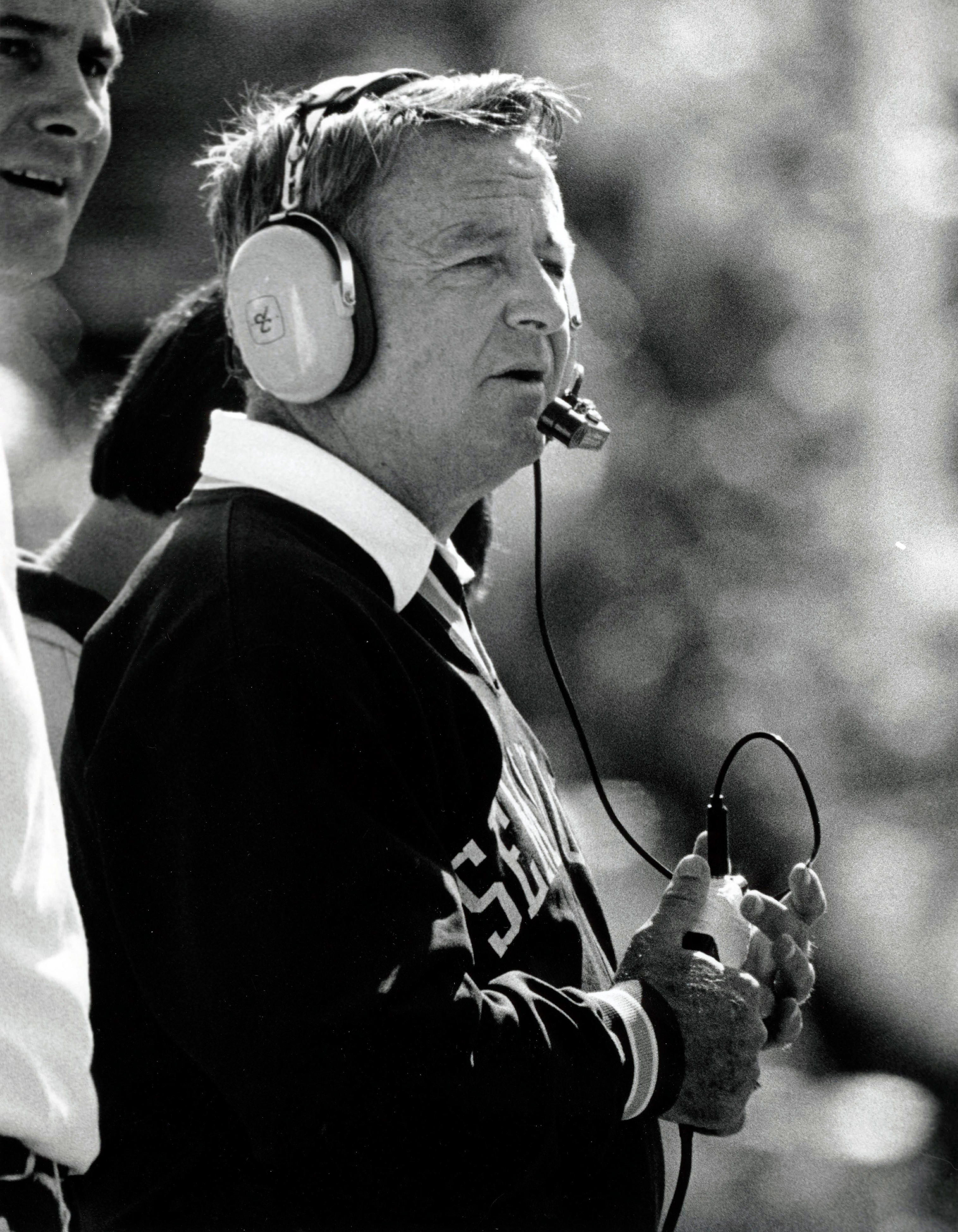 College football analyst contrasts Lincoln Riley with Bobby Bowden