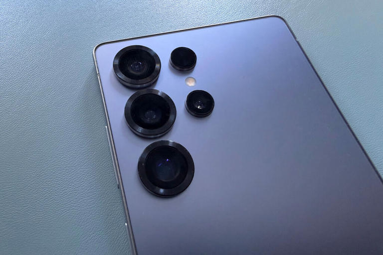 Todavía puedes terminar el año estrenando el mejor móvil de Samsung con ...