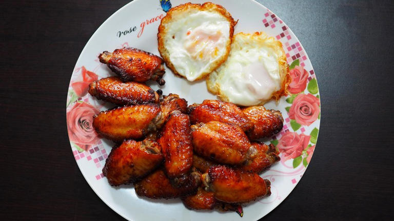 Why chicken wing prices stayed steady even while the price of eggs ...