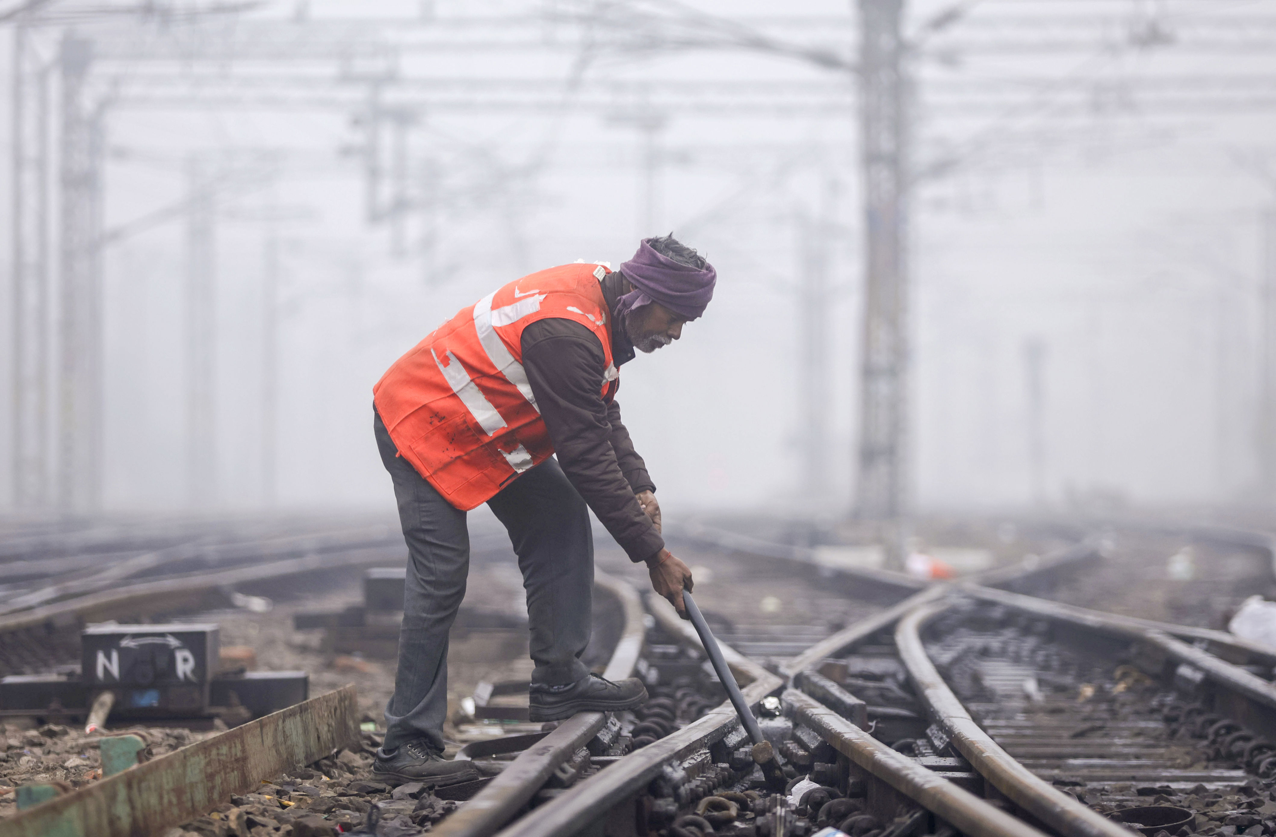 Dense fog cover across UP districts; day temperatures 4-6 deg Celcius ...