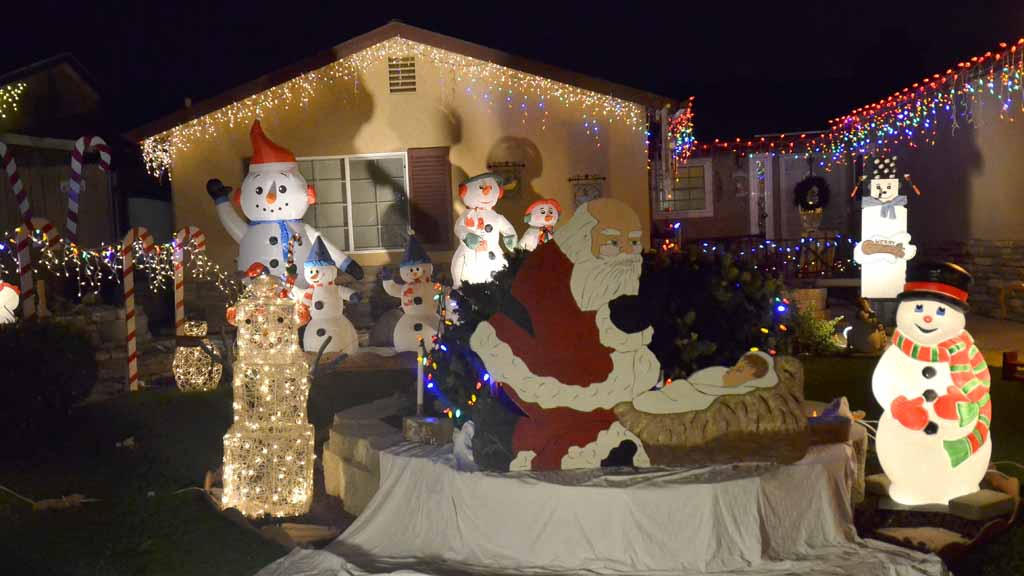 Free holiday community light displays continue through year's end