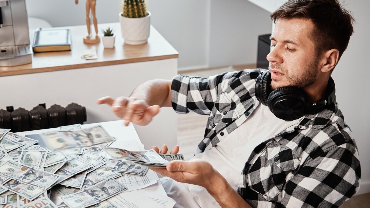 6 money habits that prove you're ahead of the average American