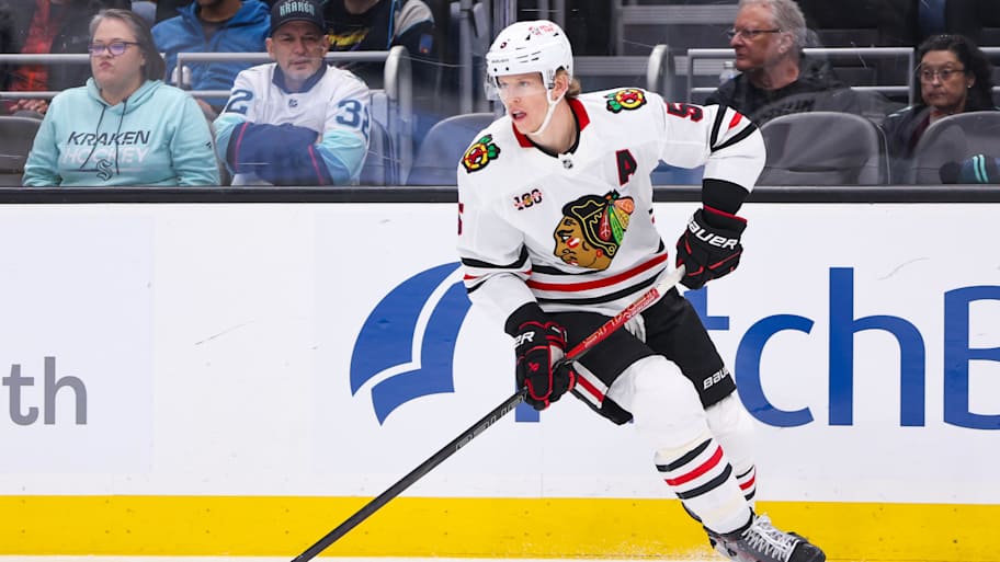 Insiders pick Blackhawks veteran blueliner as trade target for 2 Cup ...